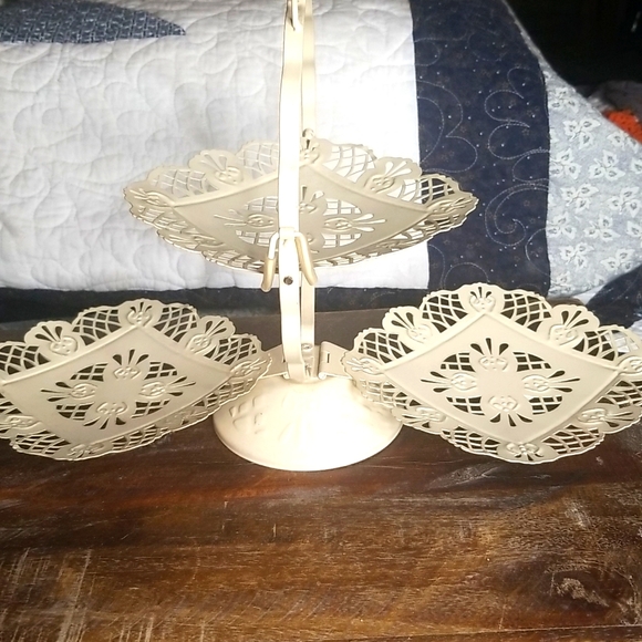 Vintage | Dining | Vintage 3tier Metal Foldable Clam Style Cupcake ...